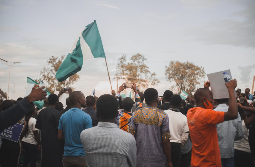 BREAKING: FG makes U-turn, offers to raise minimum wage above N60,000 - Champion Magazine ...